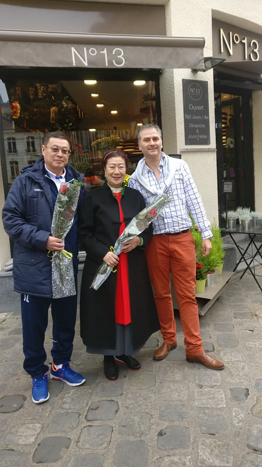 James Zhou aime Auxerre et le dit avec des fleurs - AUXERRE TV