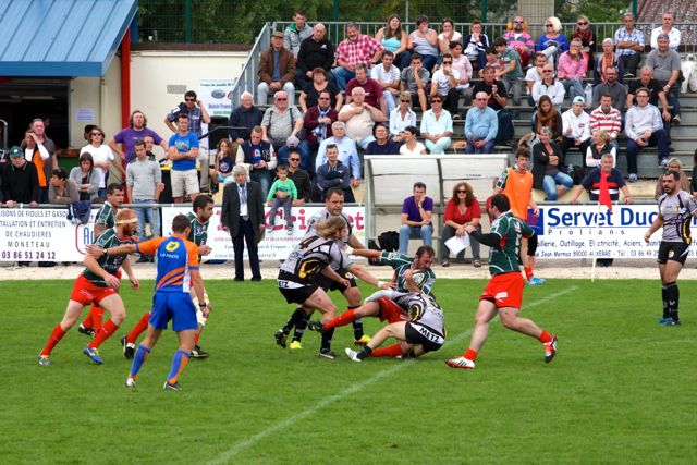 Débuts en fanfare du Rugby Club Auxerrois - AUXERRE TV